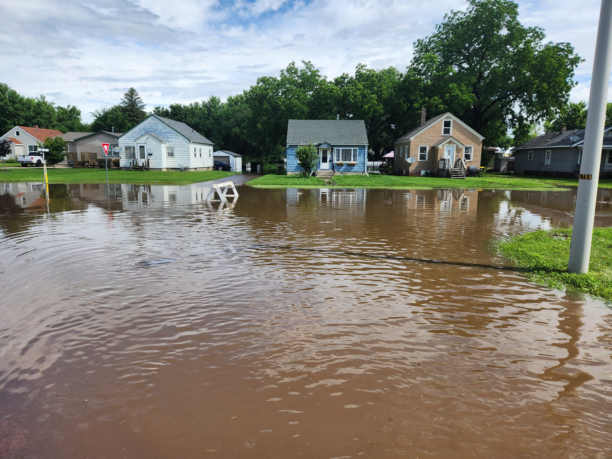 UPDATED! Windom Update and a Video shows Minnesota dam on on verge of ...
